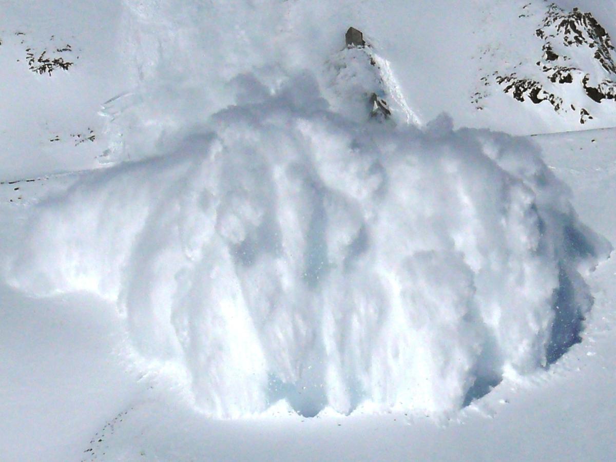Avalanche in Italian Alps | SnowSpot - Winter holidays made easy